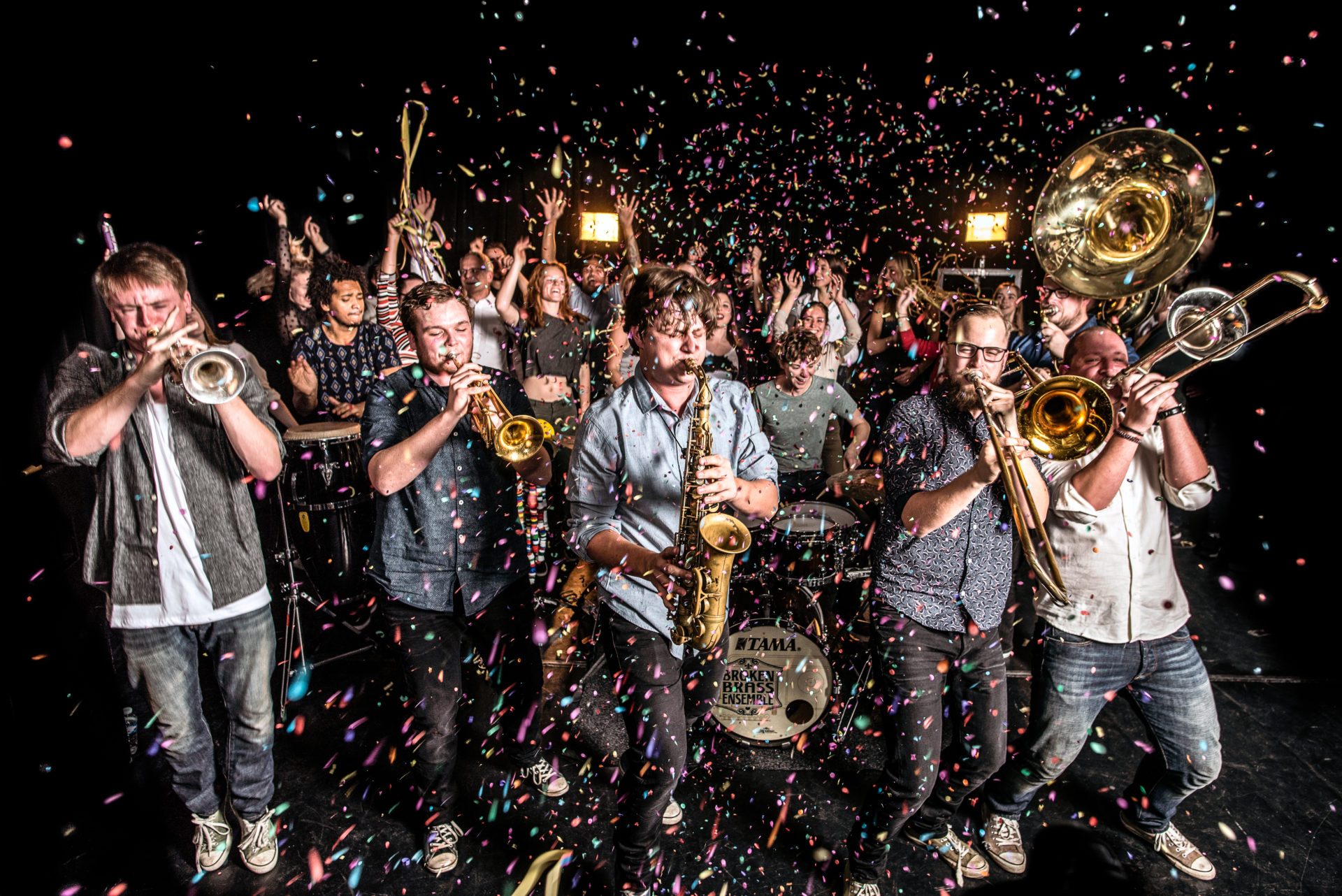 BROKEN BRASS ENSEMBLE - PAARD