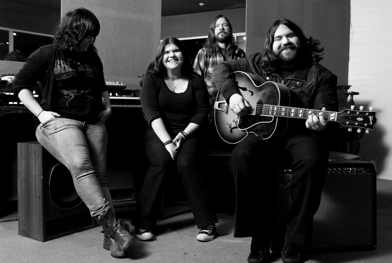 THE MAGIC NUMBERS - PAARD